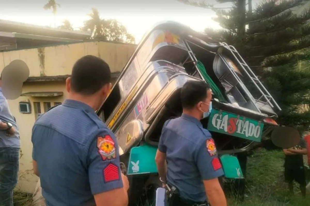 15 injured in jeepney crash in Batangas | ABS-CBN News