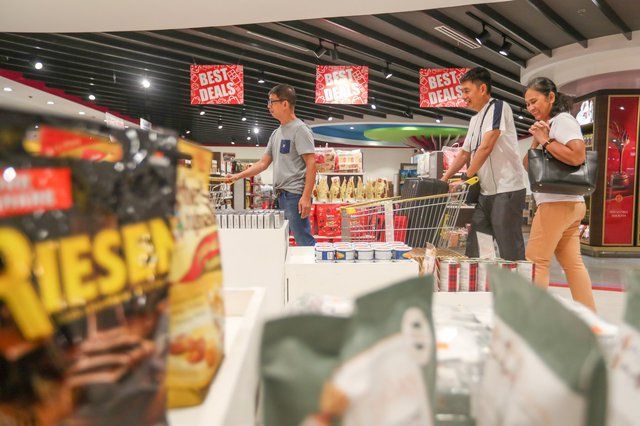 Philippine consumer spending to see stable growth in 2026, says Fitch ...