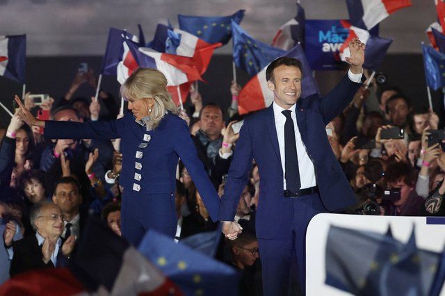 Trump takes a dig at Macron, saying wife treats him 'badly' | ABS-CBN News