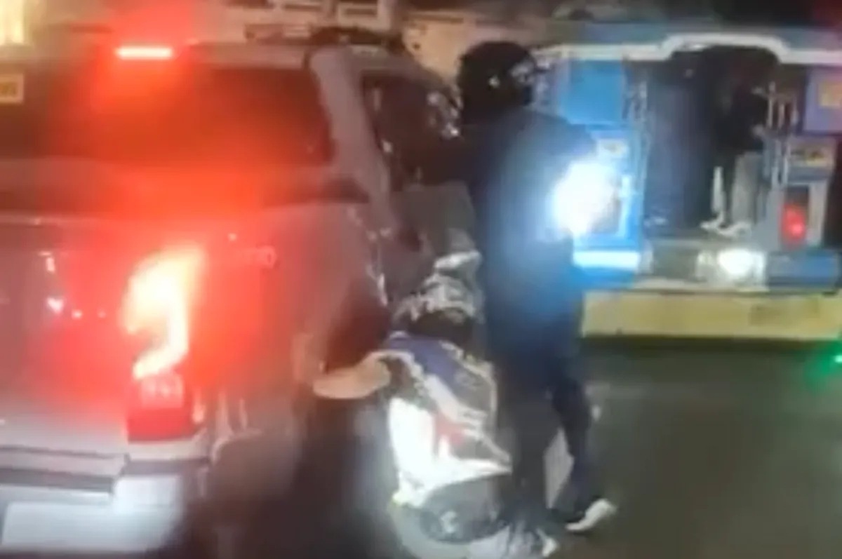 Gun-toting protection agent in viral road rage video faces probe ...