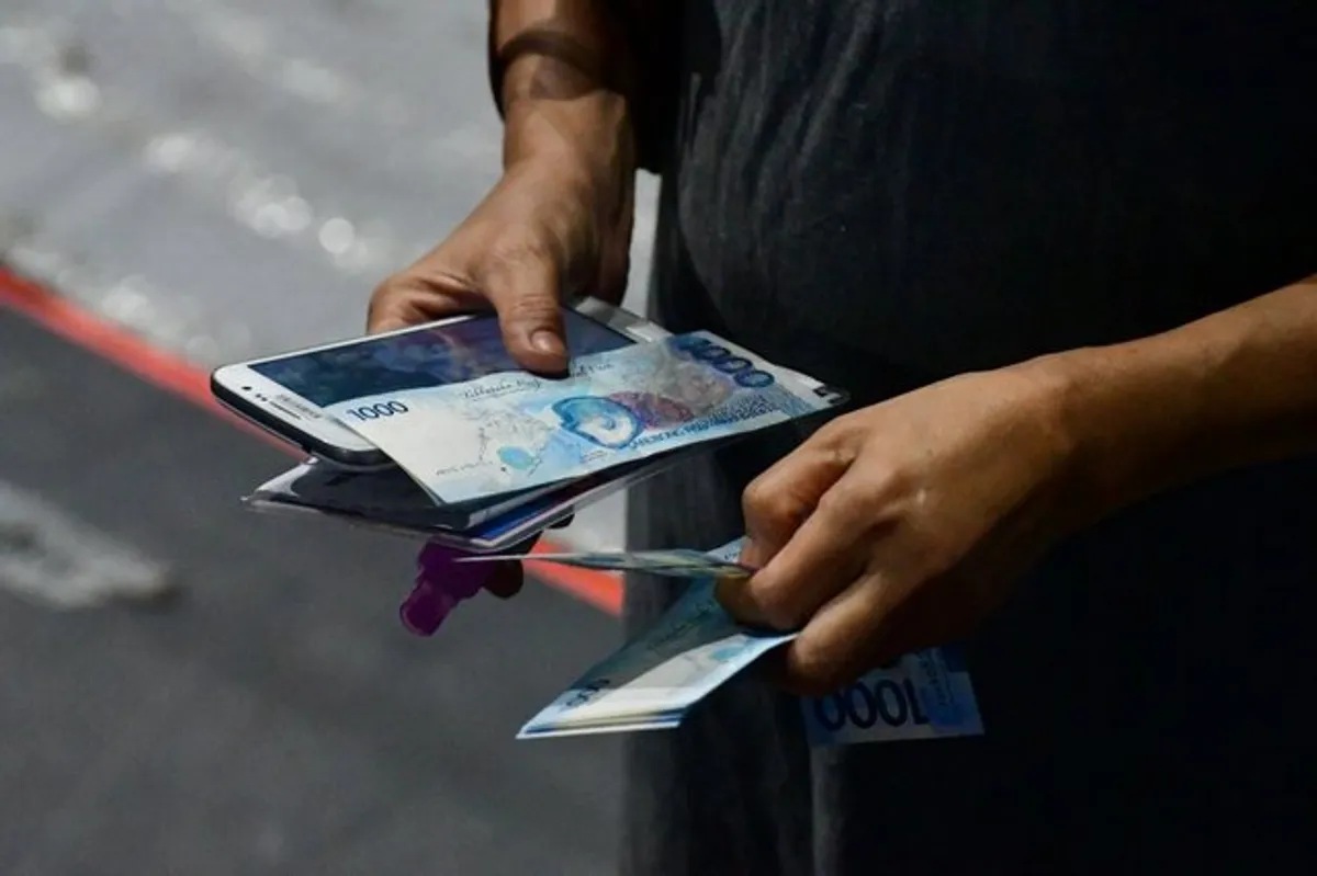 DSWD conducts special payout for TNC drivers inside a mall; says TNCs ...