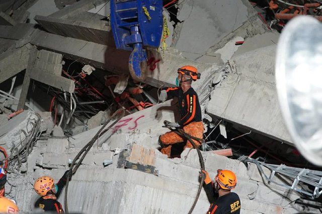 Responders find sixth body as search of collapsed Pampanga building ...