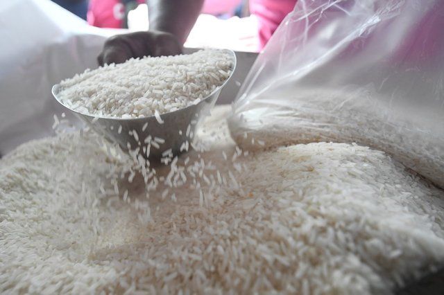 DA finds rice vendor in Manila altering price sign during inspection of ...