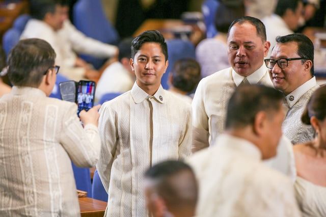 ‘Ex-marines’ allege Presidential son Sandro Marcos received 'suitcases ...