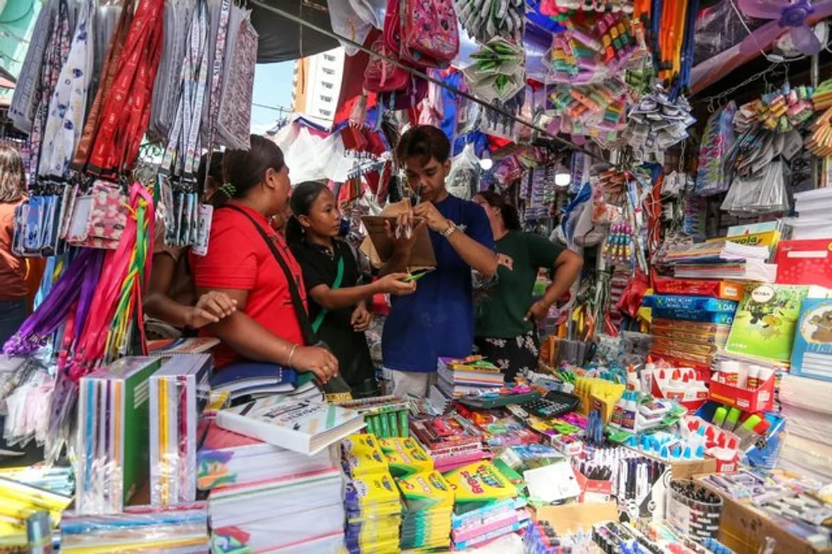 Back-to-school shoppers flock to Divisoria for affordable school ...