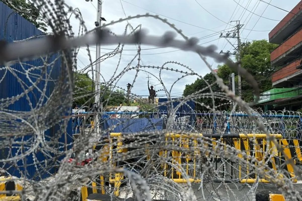 Manila police inspect Mendiola security ahead of Independence Day ...